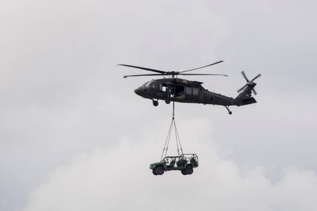 The hybrid vehicle that will replace the Humvee in the US Army ...