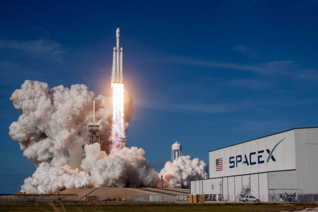 Musk rewrites the rules: SpaceX acquires xAI and X. The goal? Orbital ...