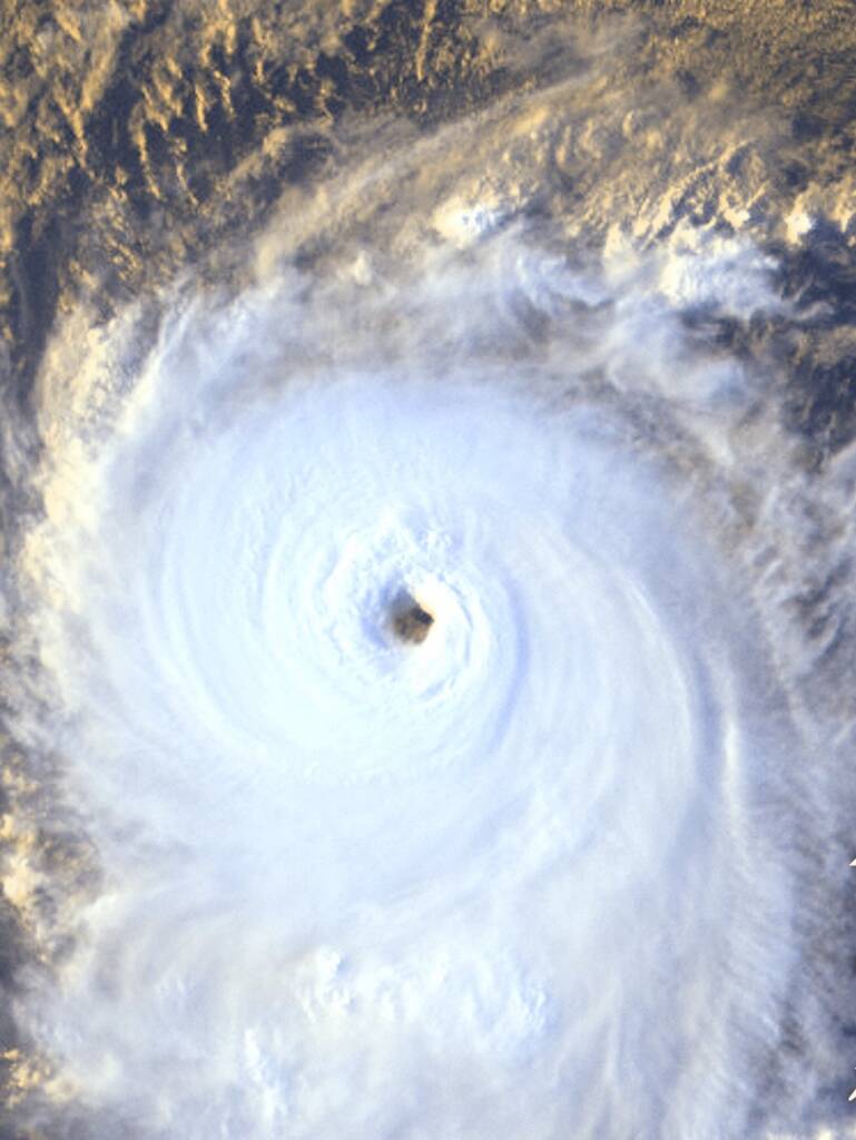 Hawaii declares state of emergency for Hurricane Kiko: winds of 225 km ...